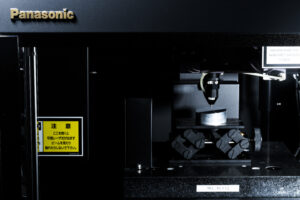 超高精度三次元測定機 / UA3P | 設備一覧 | 株式会社クリスタル光学